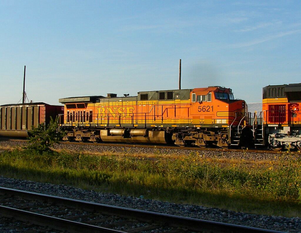 BNSF 5621